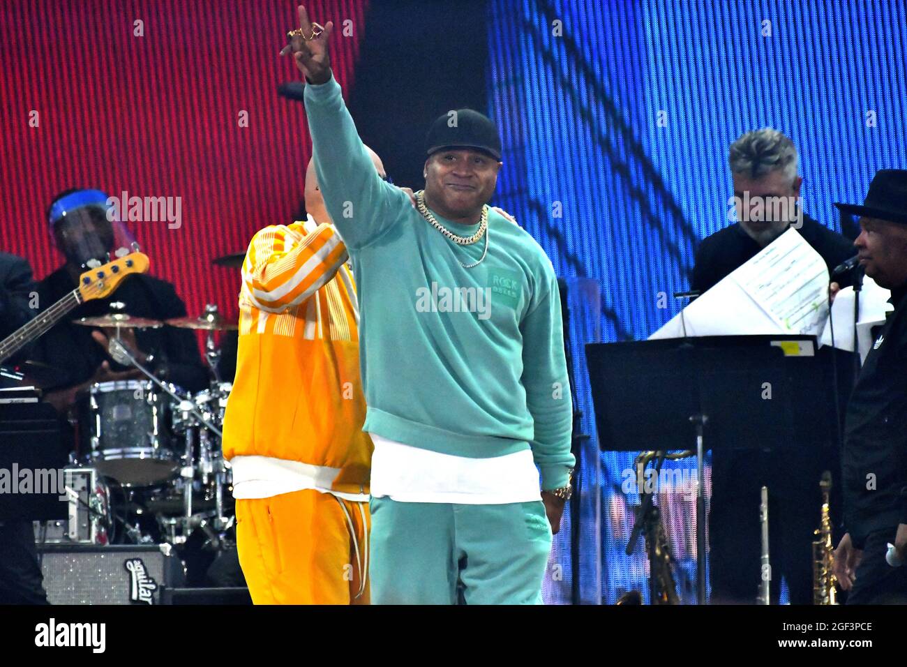 NEW YORK, NEW YORK - AUGUST 21: LL Cool J and his posse are onstage ...