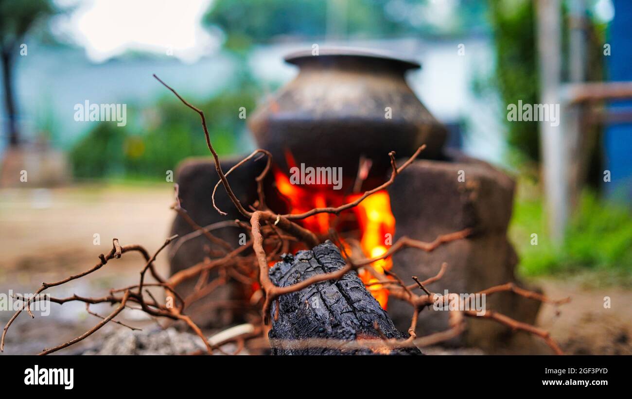 Traditional kitchen and fireplace hi-res stock photography and images ...