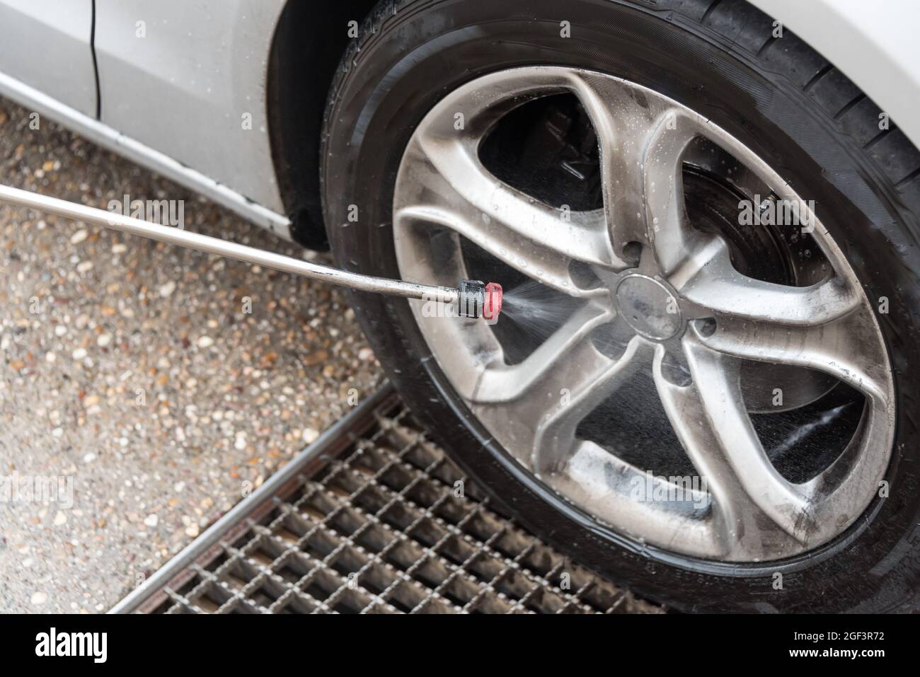 Rim washing hi-res stock photography and images - Alamy
