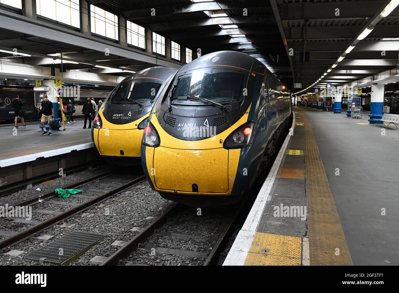 People disembark from train hi-res stock photography and images - Alamy