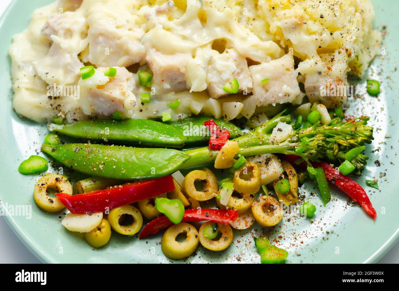 Tender pieces of smoked haddock and pollock in a creamy cheese sauce ...