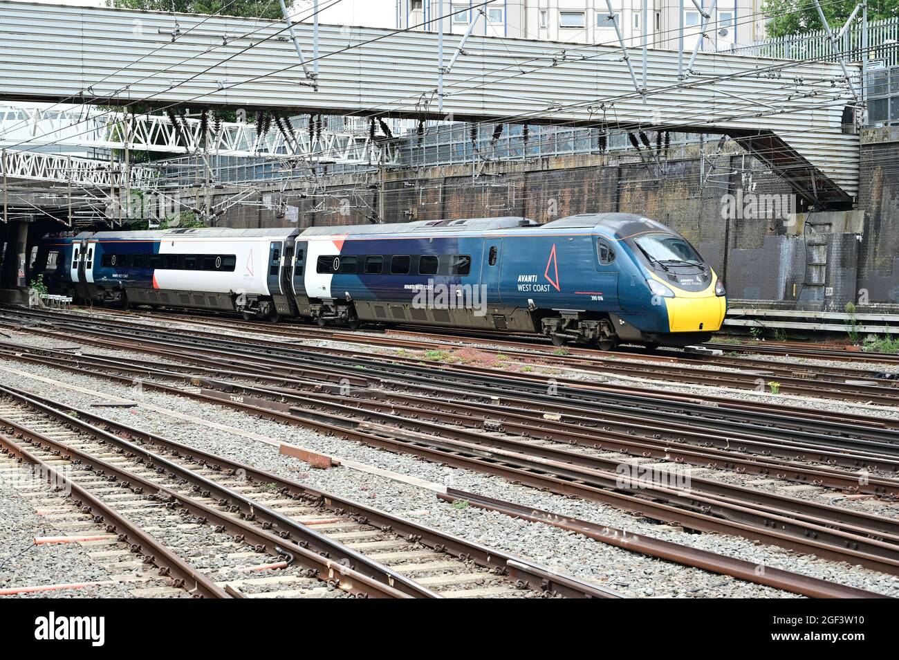 London euston overground hi-res stock photography and images - Alamy