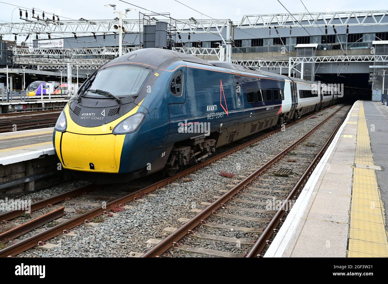 A class 390 Pendolino leaving Euston station in London Stock Photo - Alamy
