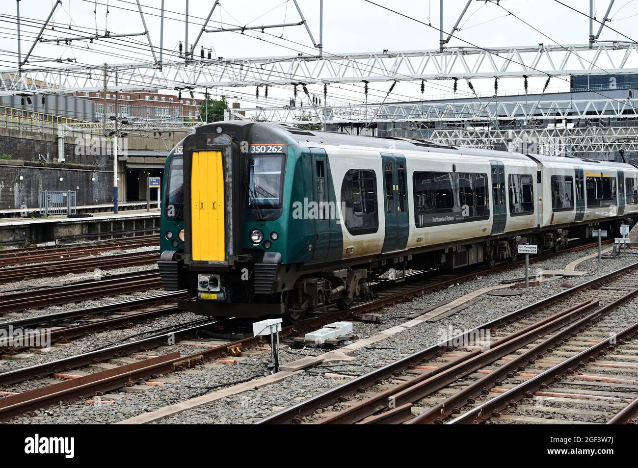 A British Rail Class 350 Desiro leaving Euston station in London Stock Photo - Alamy
