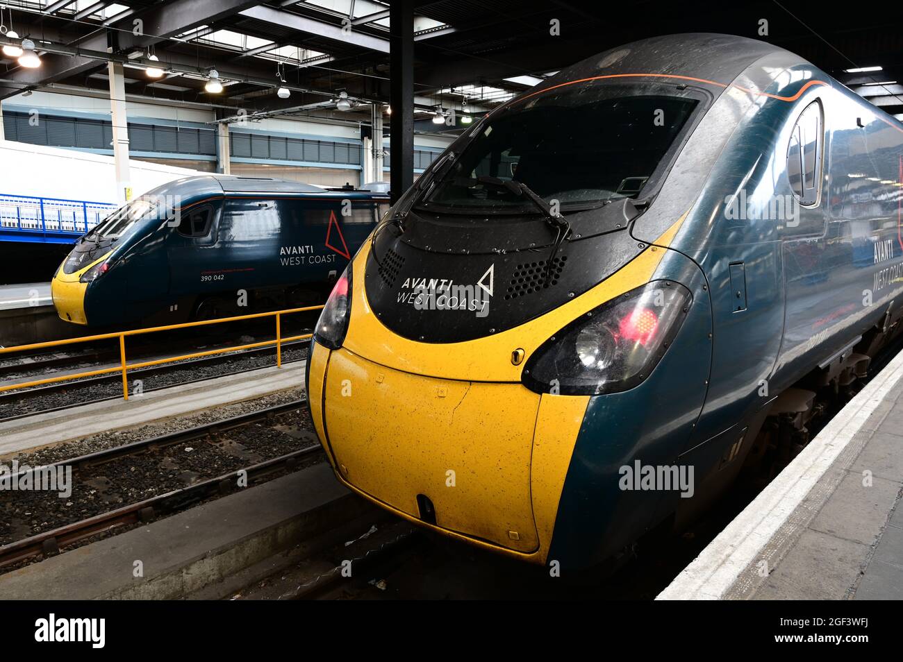 London euston overground hi-res stock photography and images - Alamy