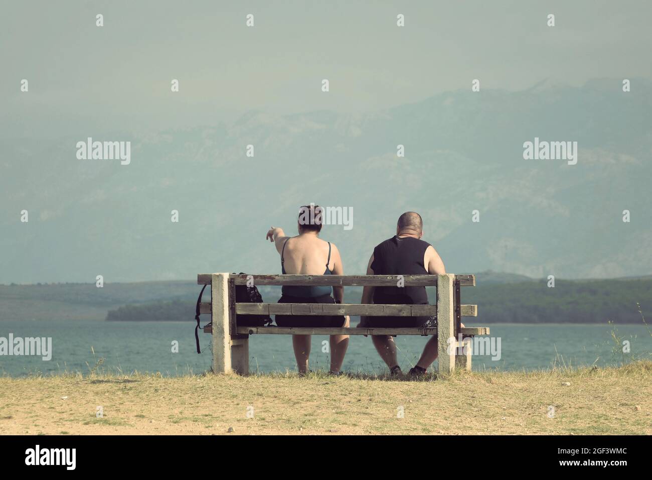 Old couple on bench in town hi-res stock photography and images - Alamy