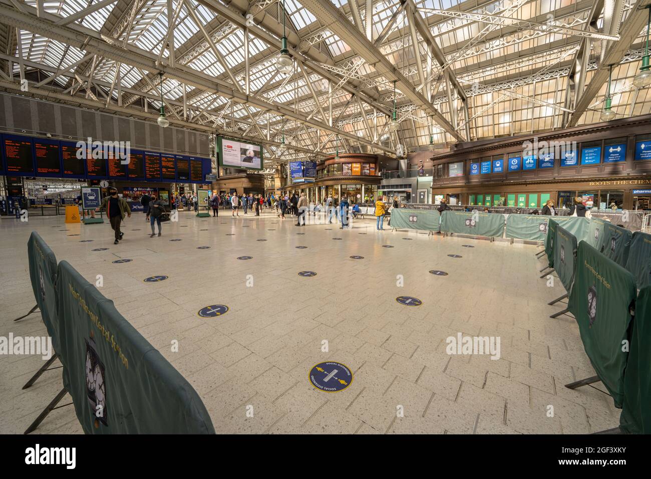 Glasgow central rail station hi-res stock photography and images - Alamy