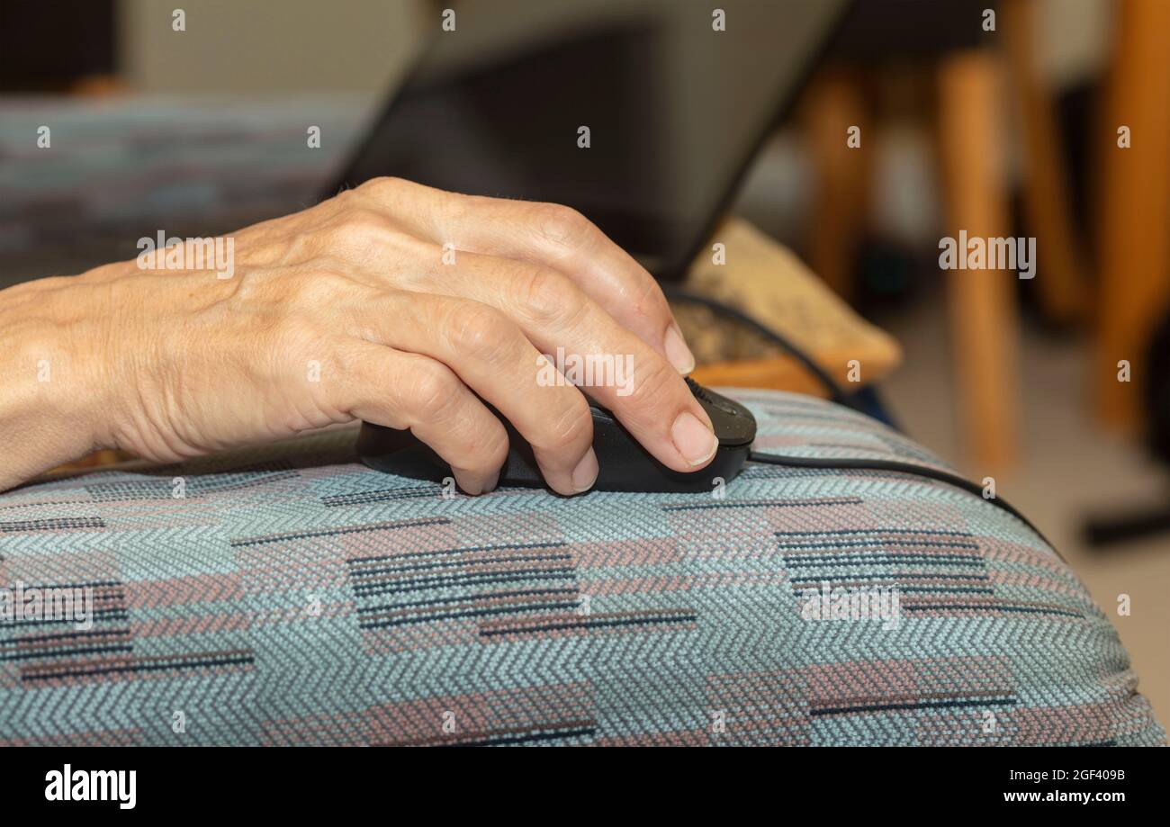 Hand pointing to a mouse pointer hi-res stock photography and images ...