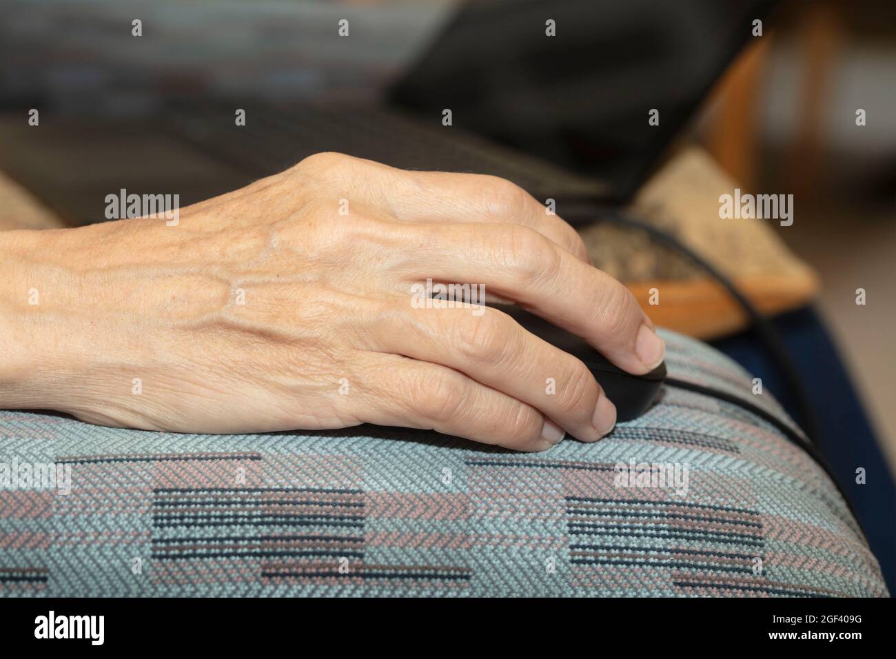 Hand pointing to a mouse pointer hi-res stock photography and images ...