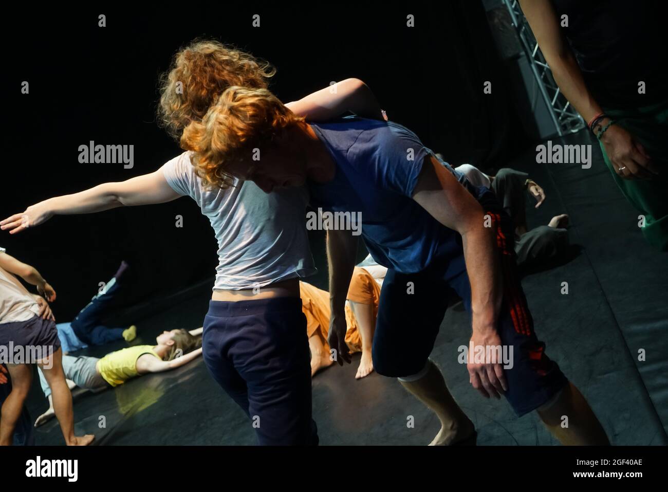 Contact improvisation hi-res stock photography and images - Alamy