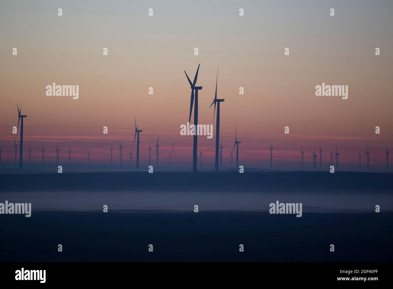 Onshore wind farm landscape hi-res stock photography and images - Alamy