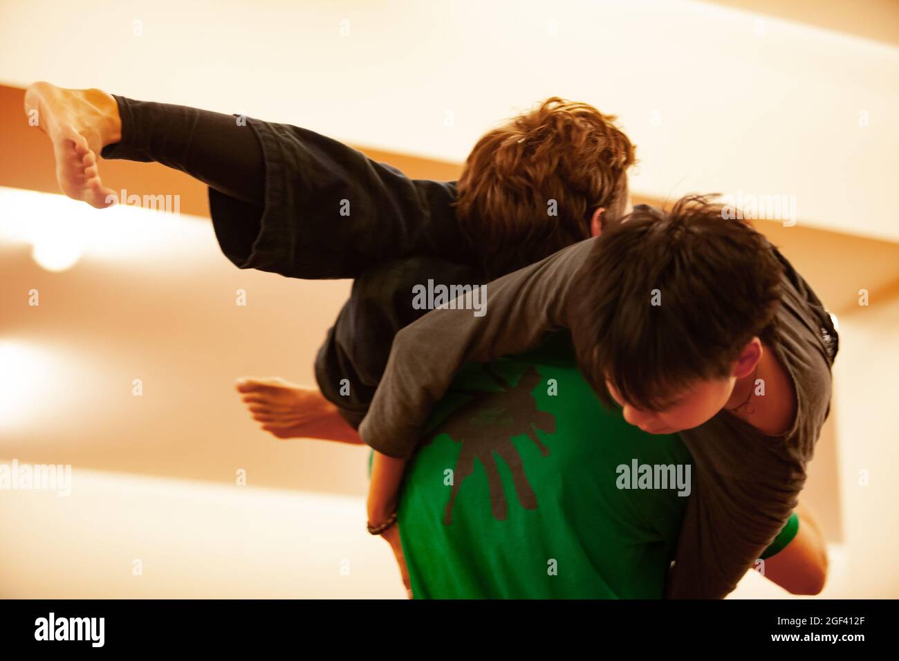 Contact improvisation hi-res stock photography and images - Alamy