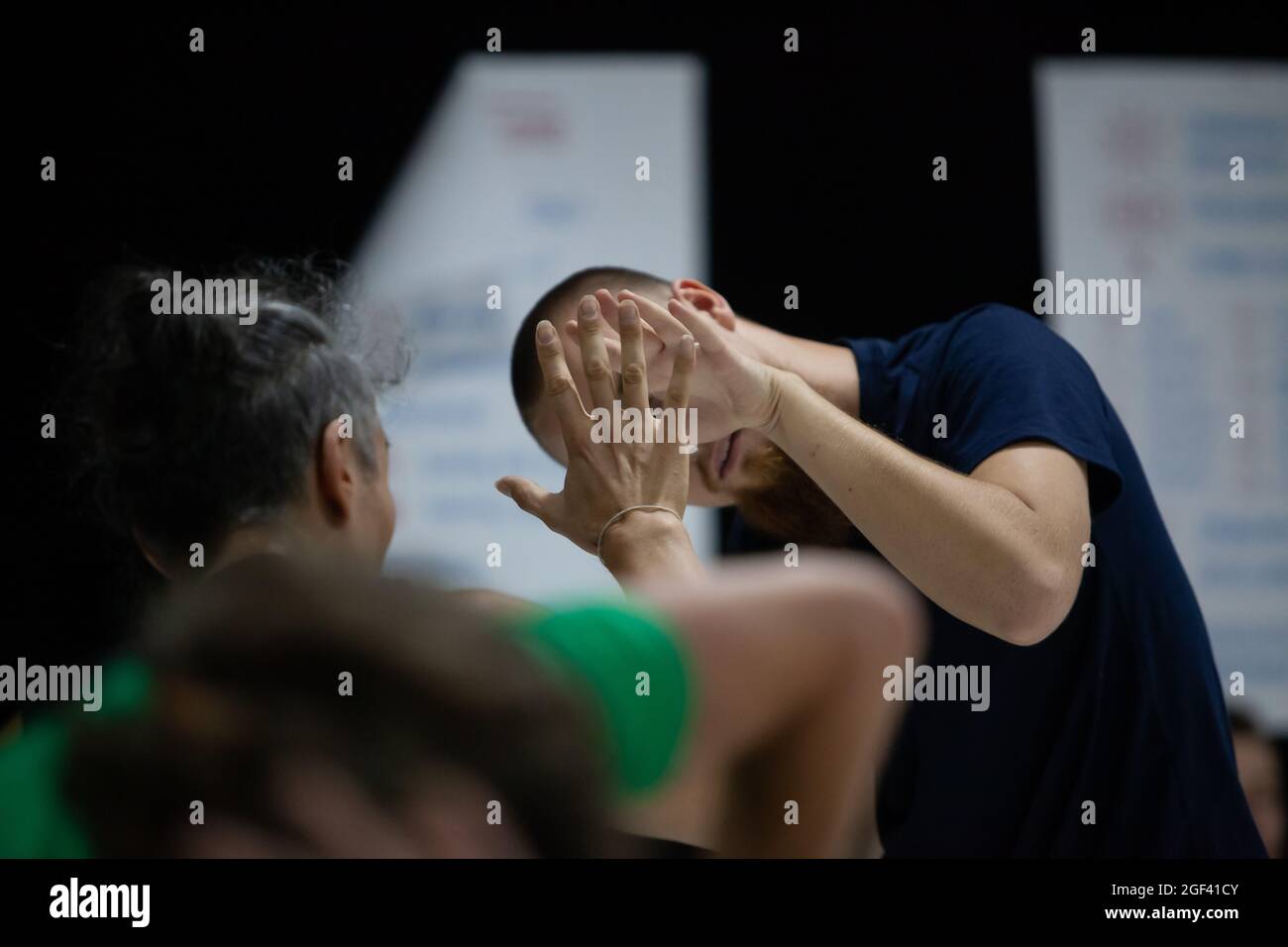 Contact improvisation hi-res stock photography and images - Alamy