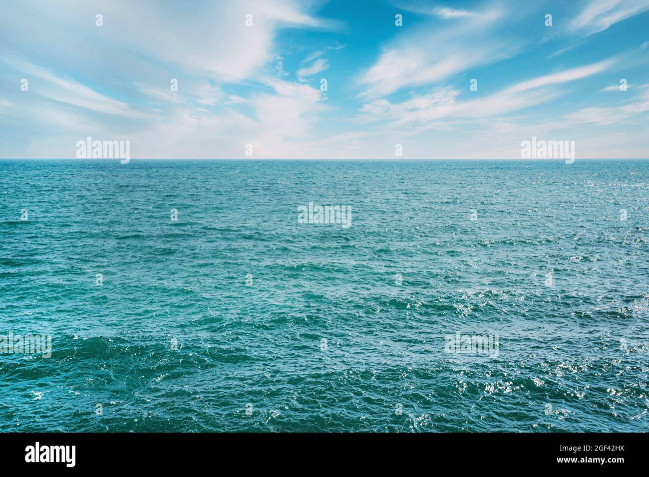 Blue ocean backdrop hi-res stock photography and images - Alamy