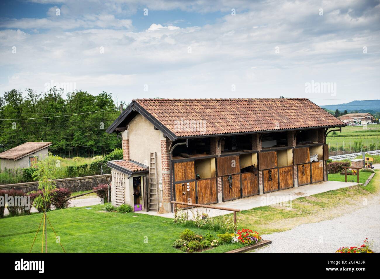 Farmhouse pet hi-res stock photography and images - Alamy