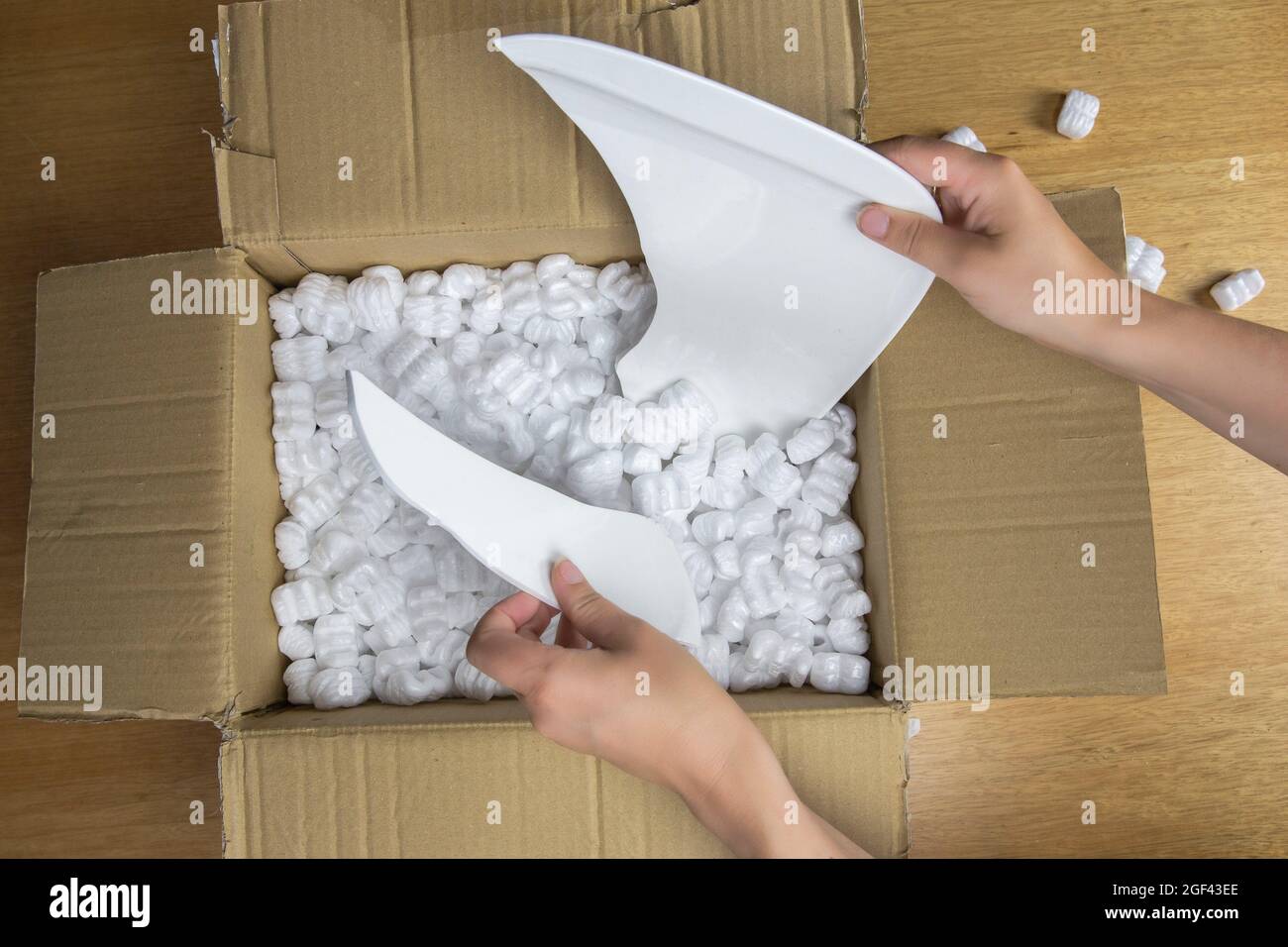 Damage carton hi-res stock photography and images - Alamy