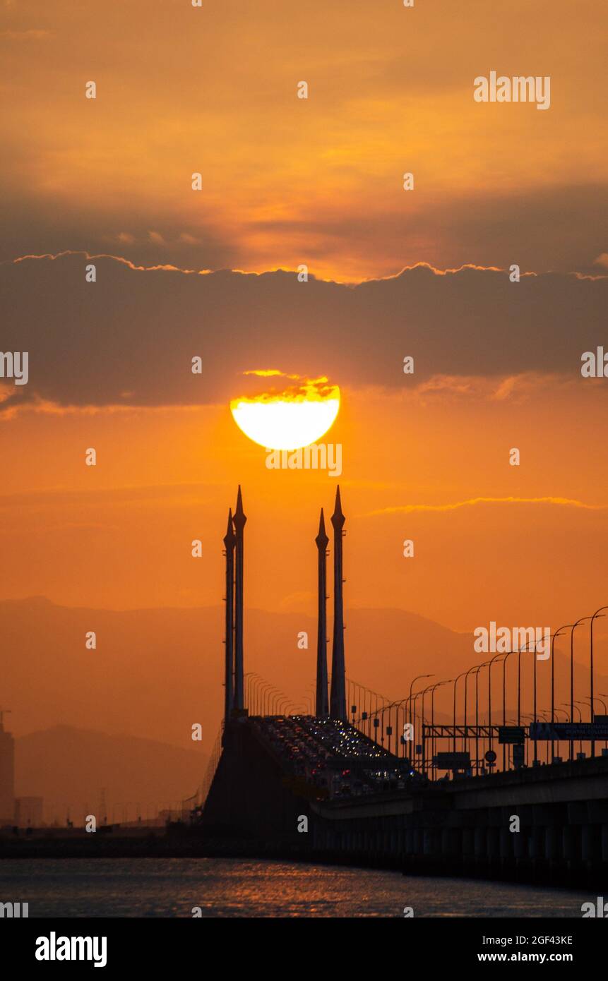 Golden sun hi-res stock photography and images - Alamy