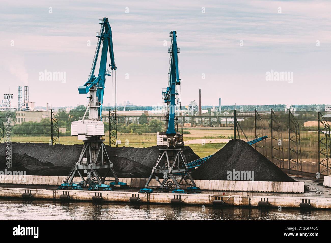 The port production hi-res stock photography and images - Alamy