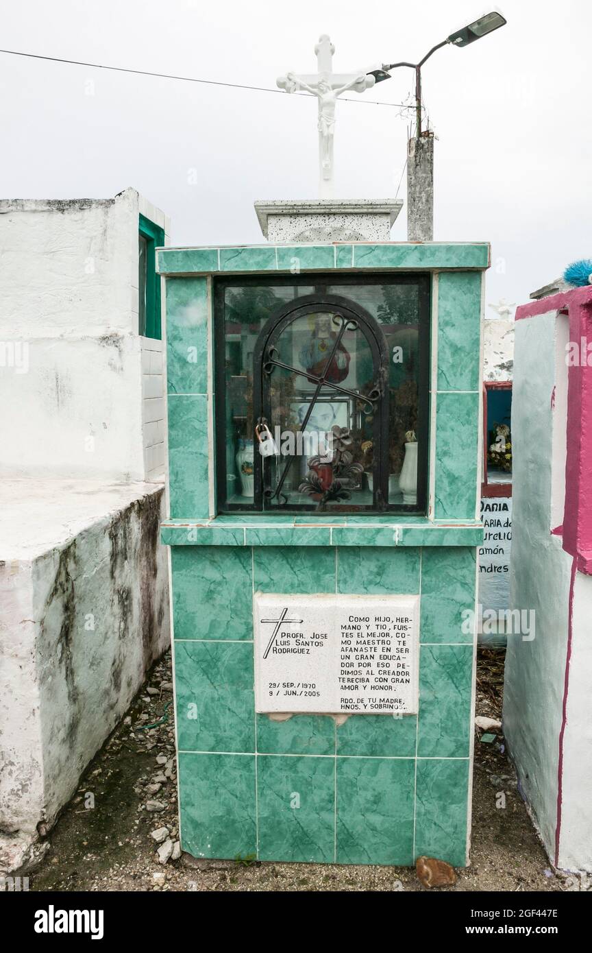 Cross in mexican cemetery hi-res stock photography and images - Alamy