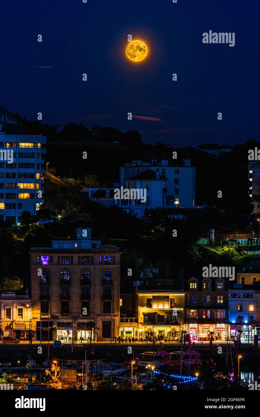 Beach sea full moon stars hi-res stock photography and images - Alamy