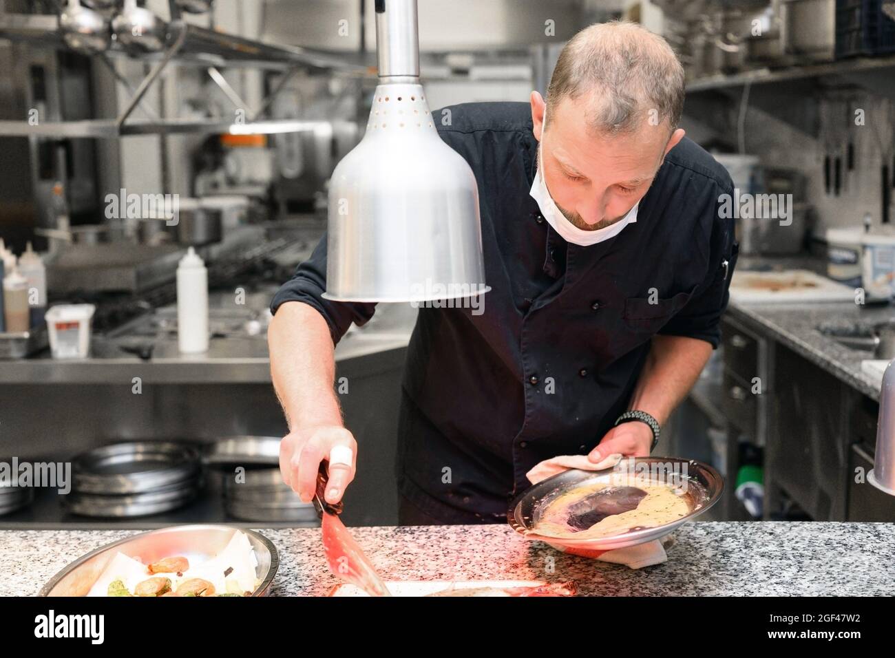 Kitchen uniform hi-res stock photography and images - Alamy