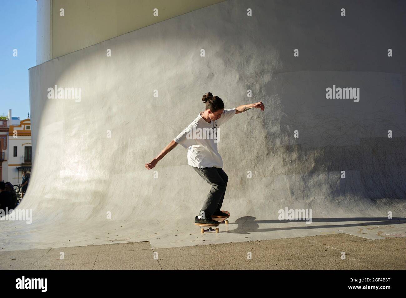 Riding skateboard hi-res stock photography and images - Alamy
