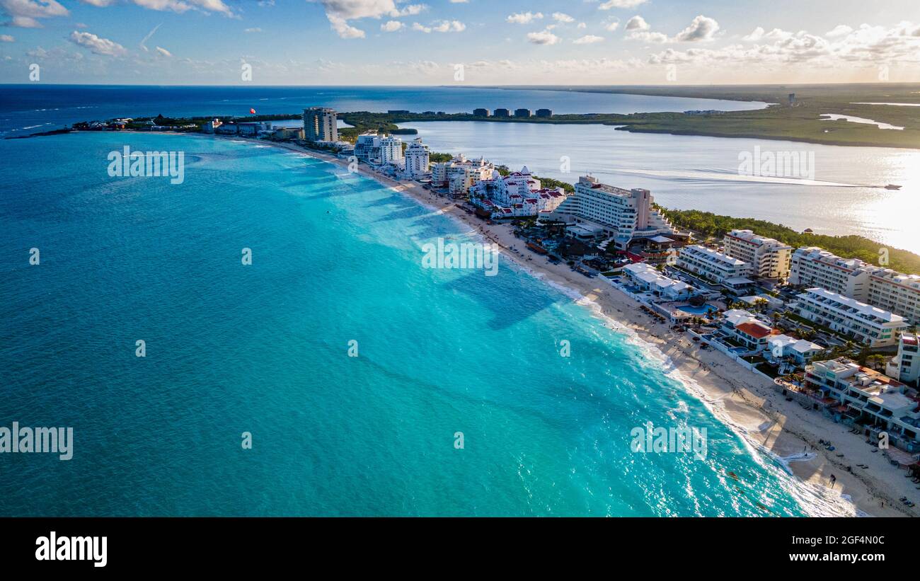 Cancun mexico hotel birds eye view hi-res stock photography and images ...
