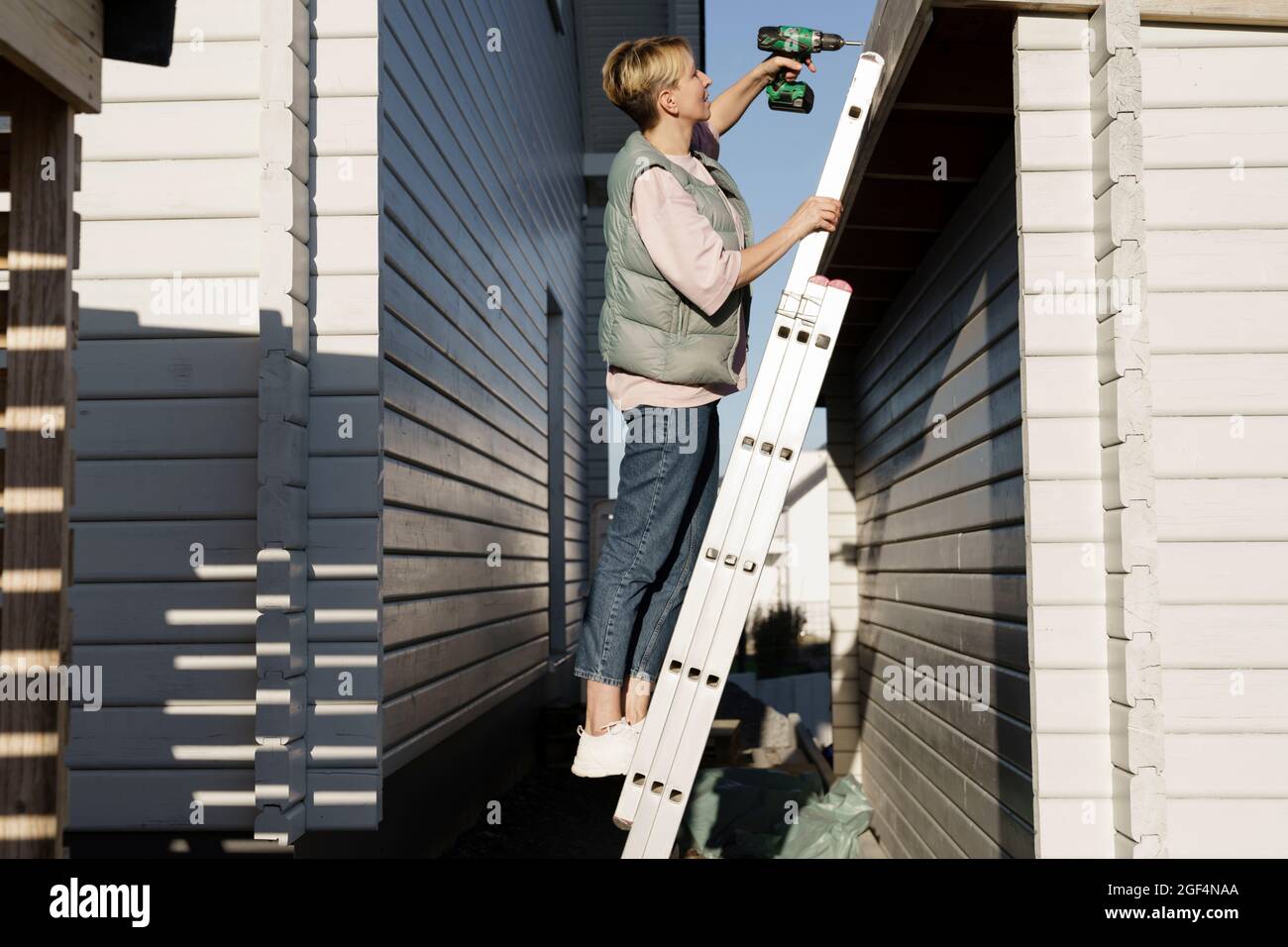 Side view ladder house hi-res stock photography and images - Alamy