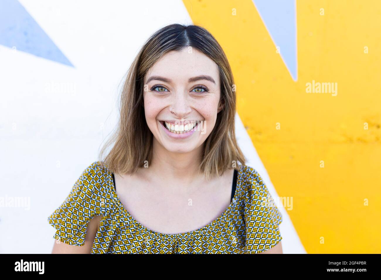 Smiling front hi-res stock photography and images - Alamy
