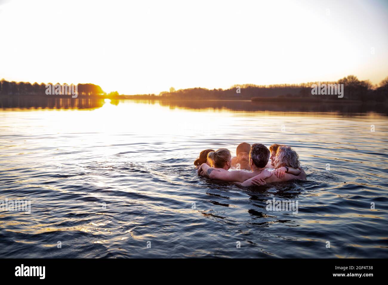 Male and female talking hi-res stock photography and images - Alamy