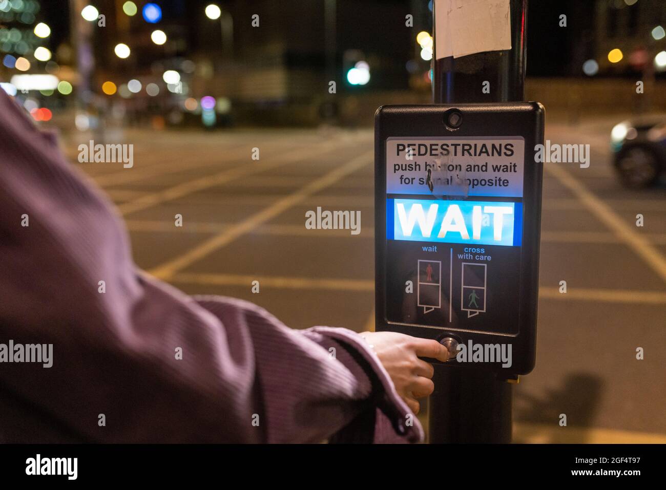 Pedestrian button hi-res stock photography and images - Alamy