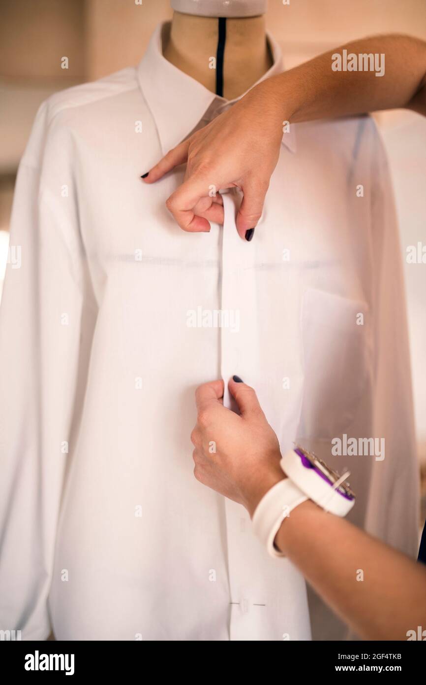 Spain job woman fabric hi-res stock photography and images - Alamy