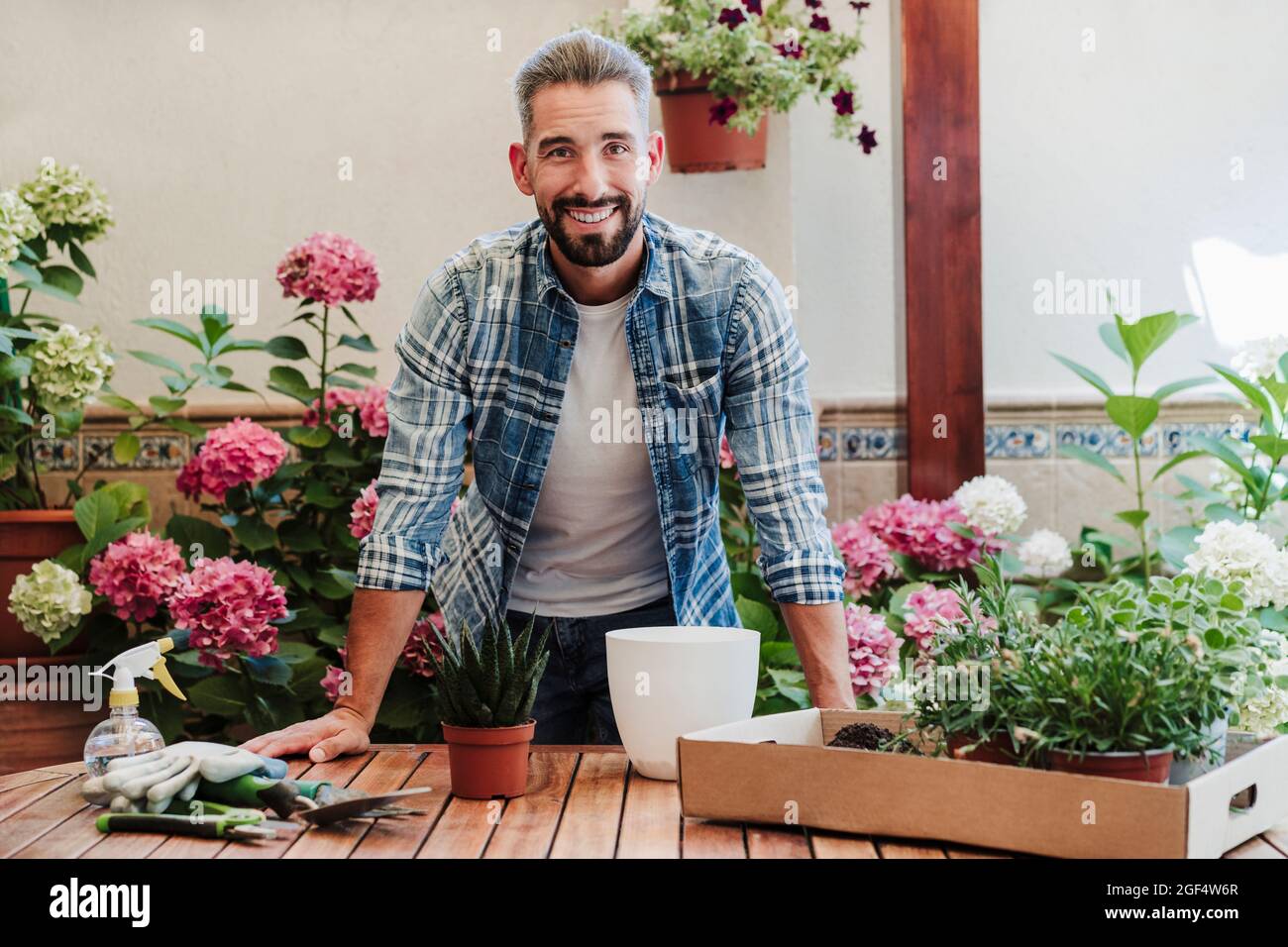 Man plants hi-res stock photography and images - Alamy