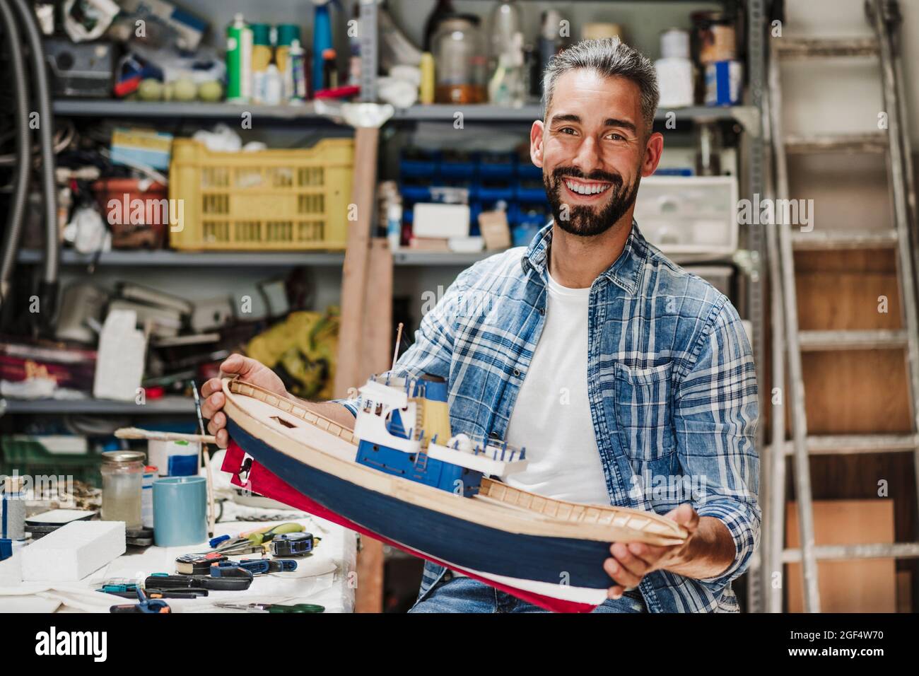 Ship model craft hi-res stock photography and images - Alamy