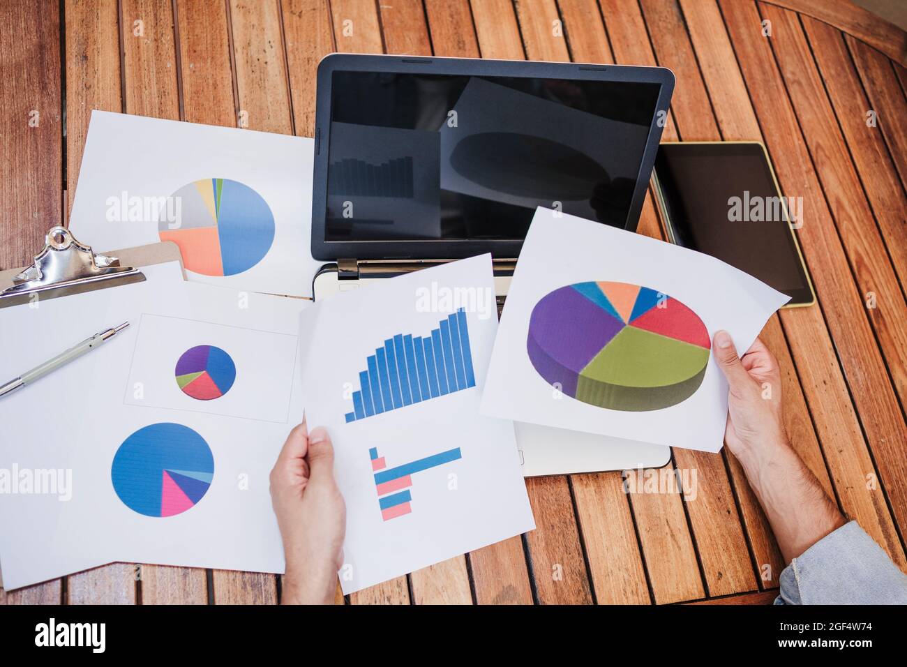 Paperwork of graphs hi-res stock photography and images - Alamy