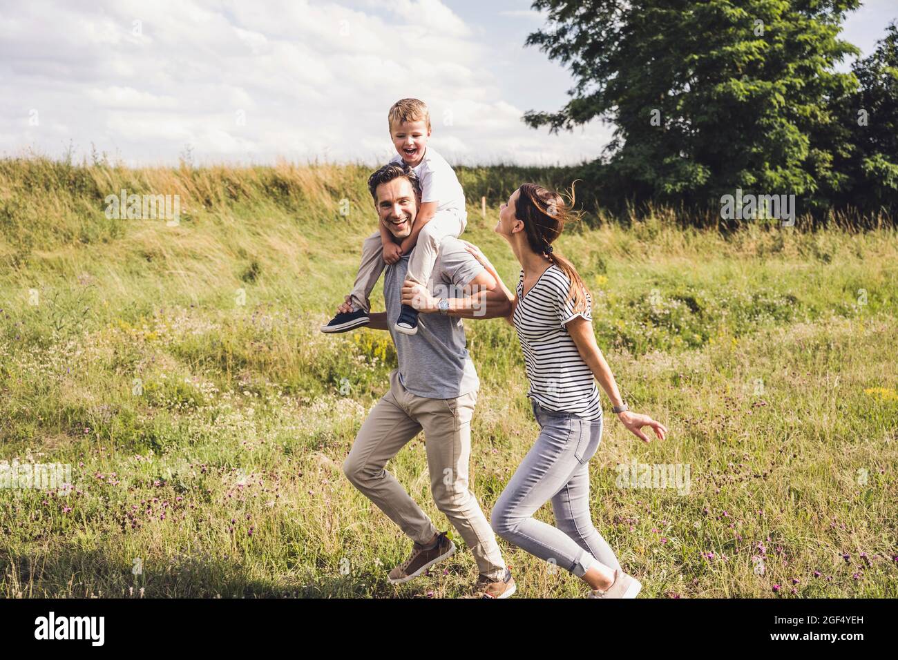 Laughing children running on sunny hi-res stock photography and images ...