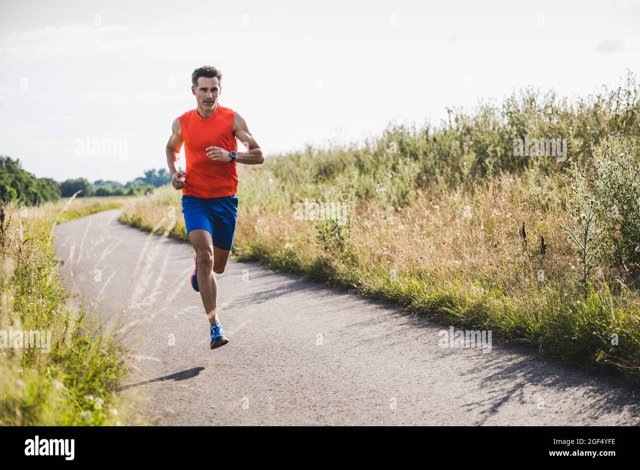 Full length male athlete hi-res stock photography and images - Alamy