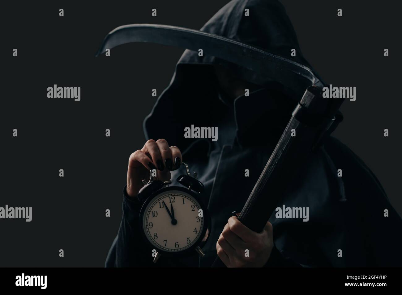 Death holding a scythe and clock Stock Photo - Alamy