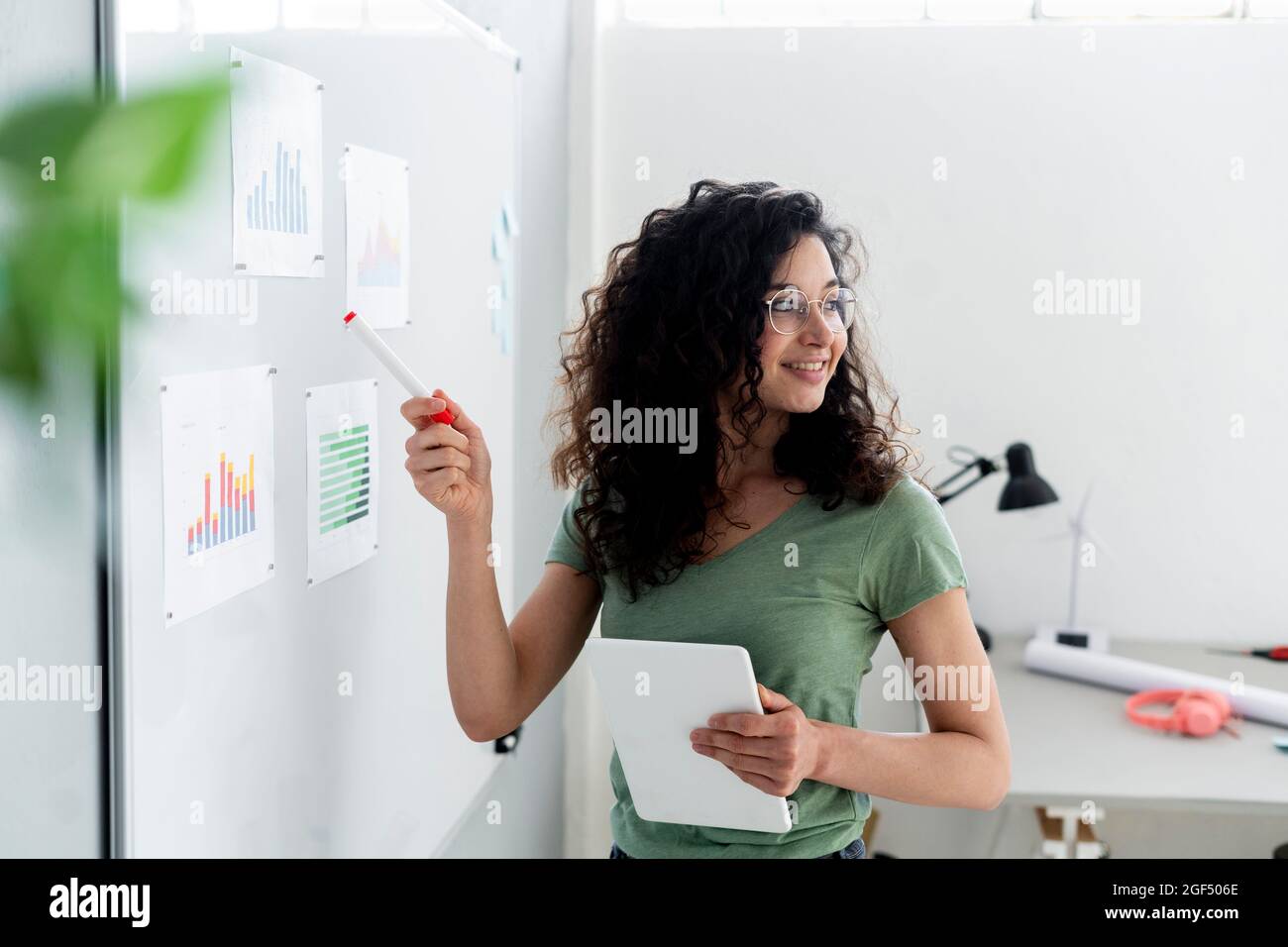 Pointing presentation hi-res stock photography and images - Alamy