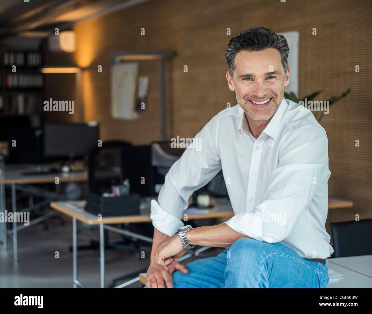 Workplace attitude hi-res stock photography and images - Alamy
