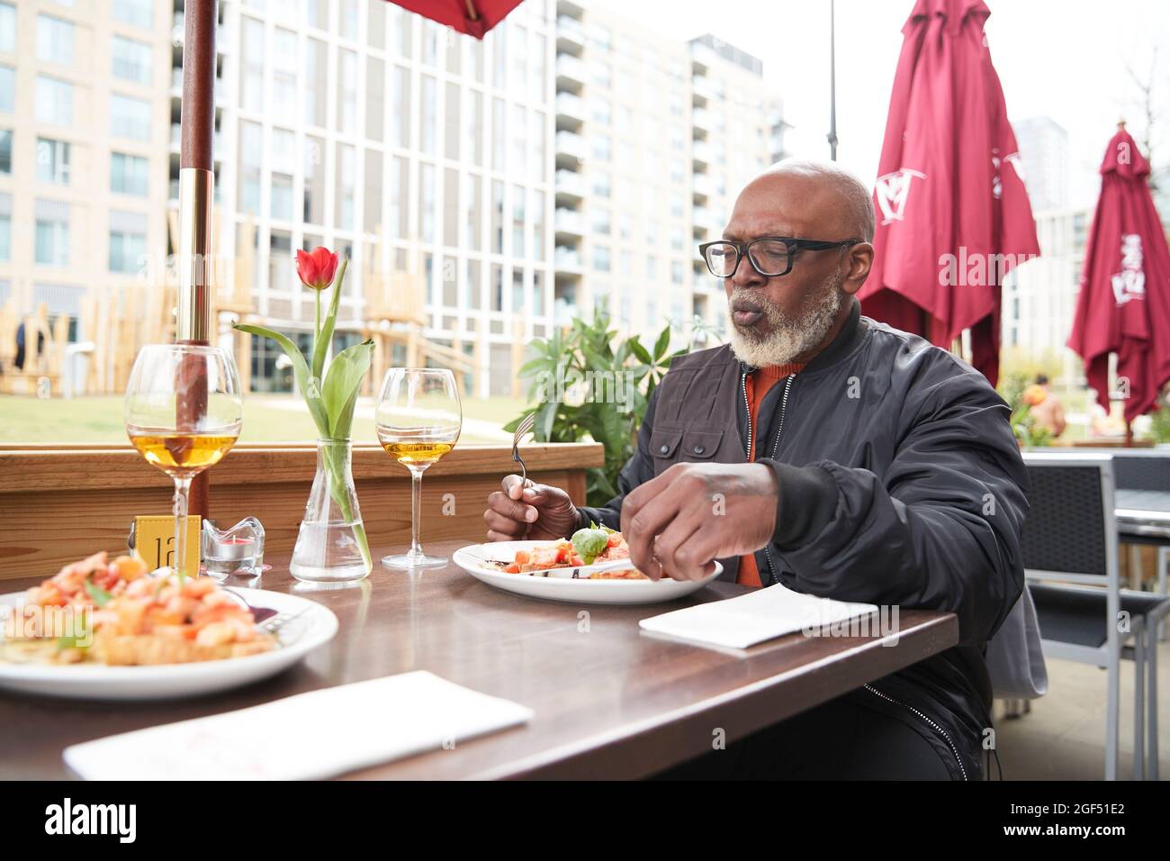 Senior man eating healthy food hi-res stock photography and images - Alamy