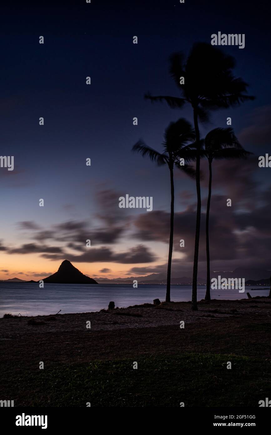 Spectacular sunrise near Kualoa Ranch, Kualoa Regional Park, with ...