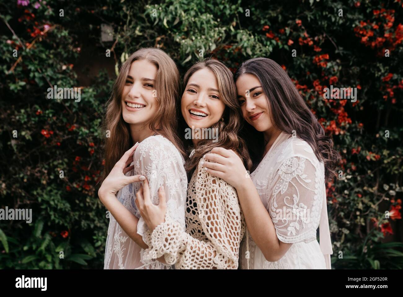 Women standing together hi-res stock photography and images - Alamy