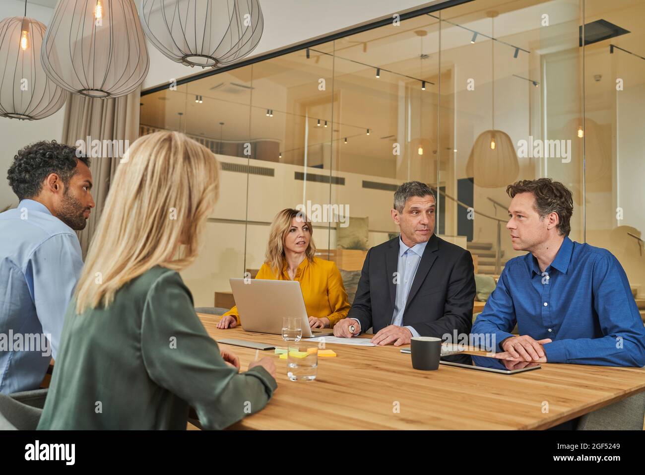 Board meeting conference table hi-res stock photography and images - Alamy