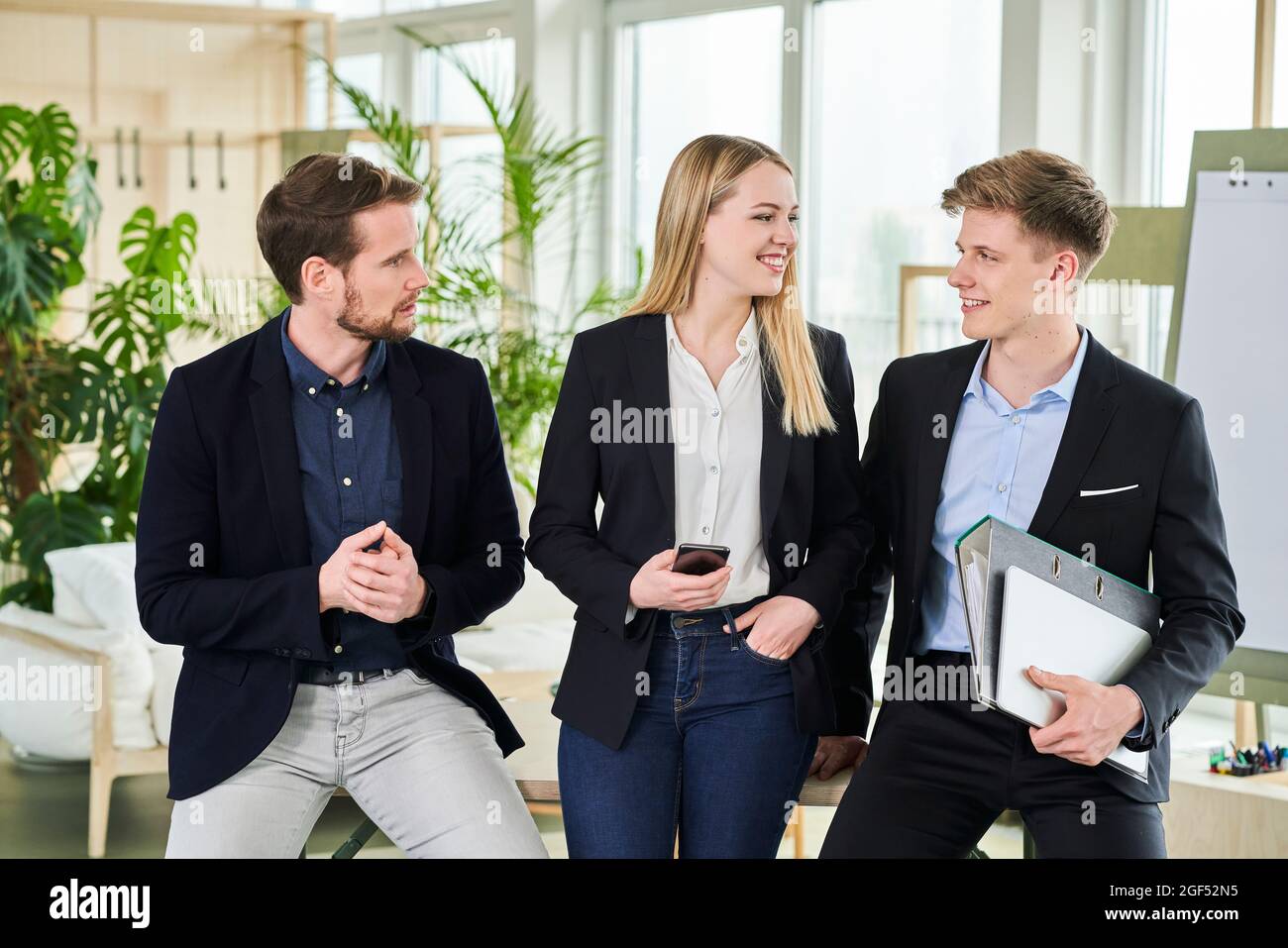 Office intern hi-res stock photography and images - Alamy