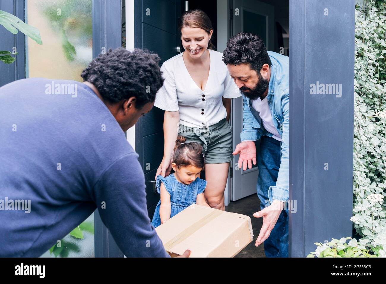 Helping parents hi-res stock photography and images - Alamy