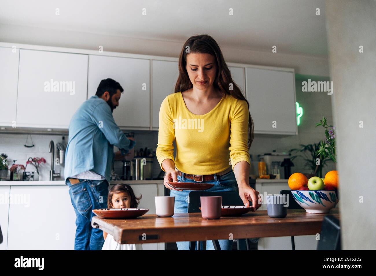Cleaning table hi-res stock photography and images - Alamy