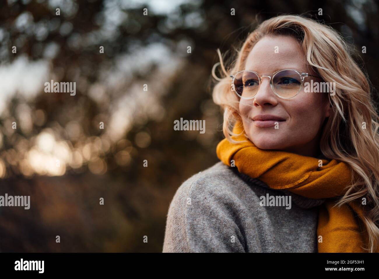 Beautiful blond woman wearing glasses hi-res stock photography and ...