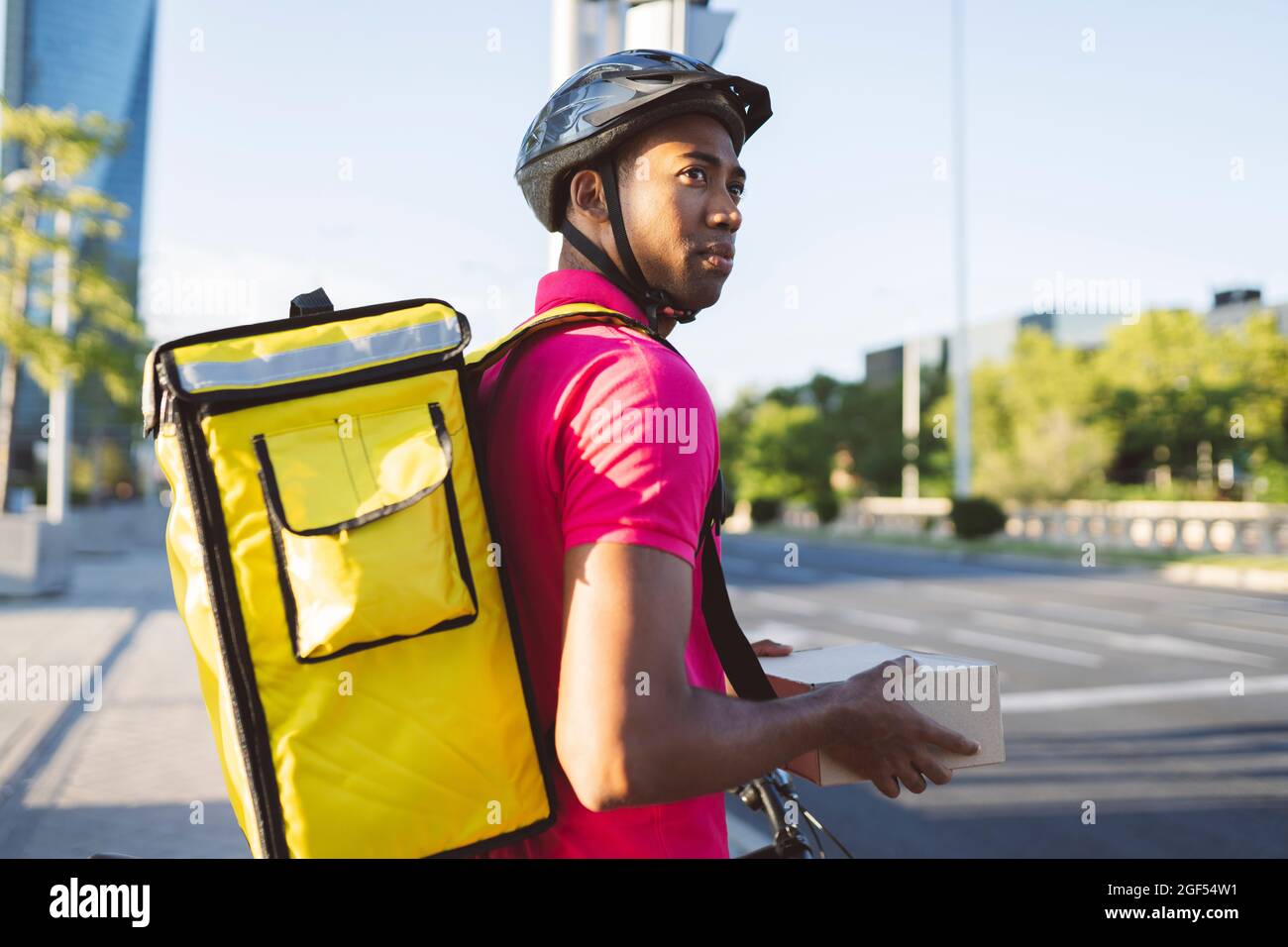 Delivery man with yellow backpack hi-res stock photography and images ...