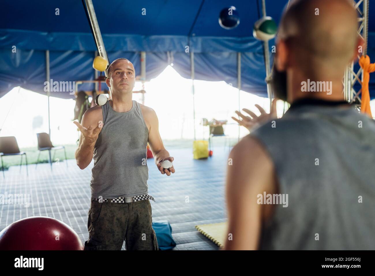 Acrobats catching hi-res stock photography and images - Alamy